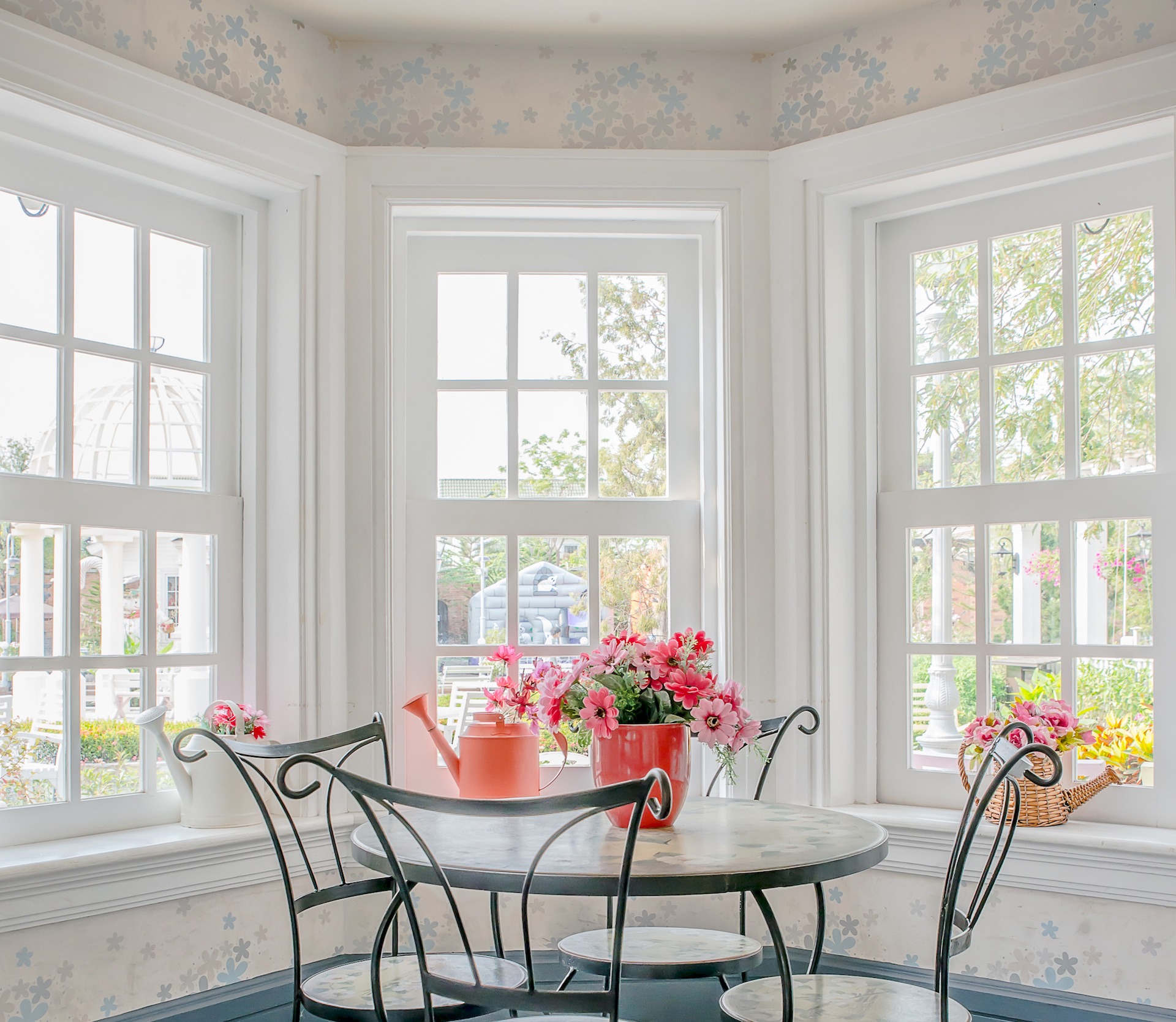 Creating a Window Space and Refreshment Area for Hosting