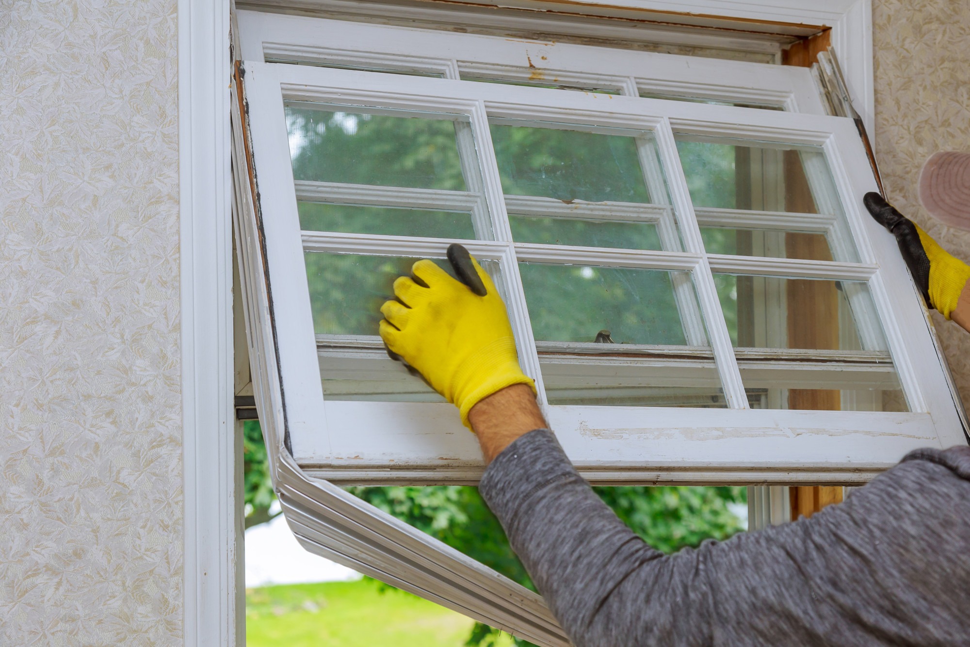 10 Tips for Hiring a Vinyl Window Repair Company