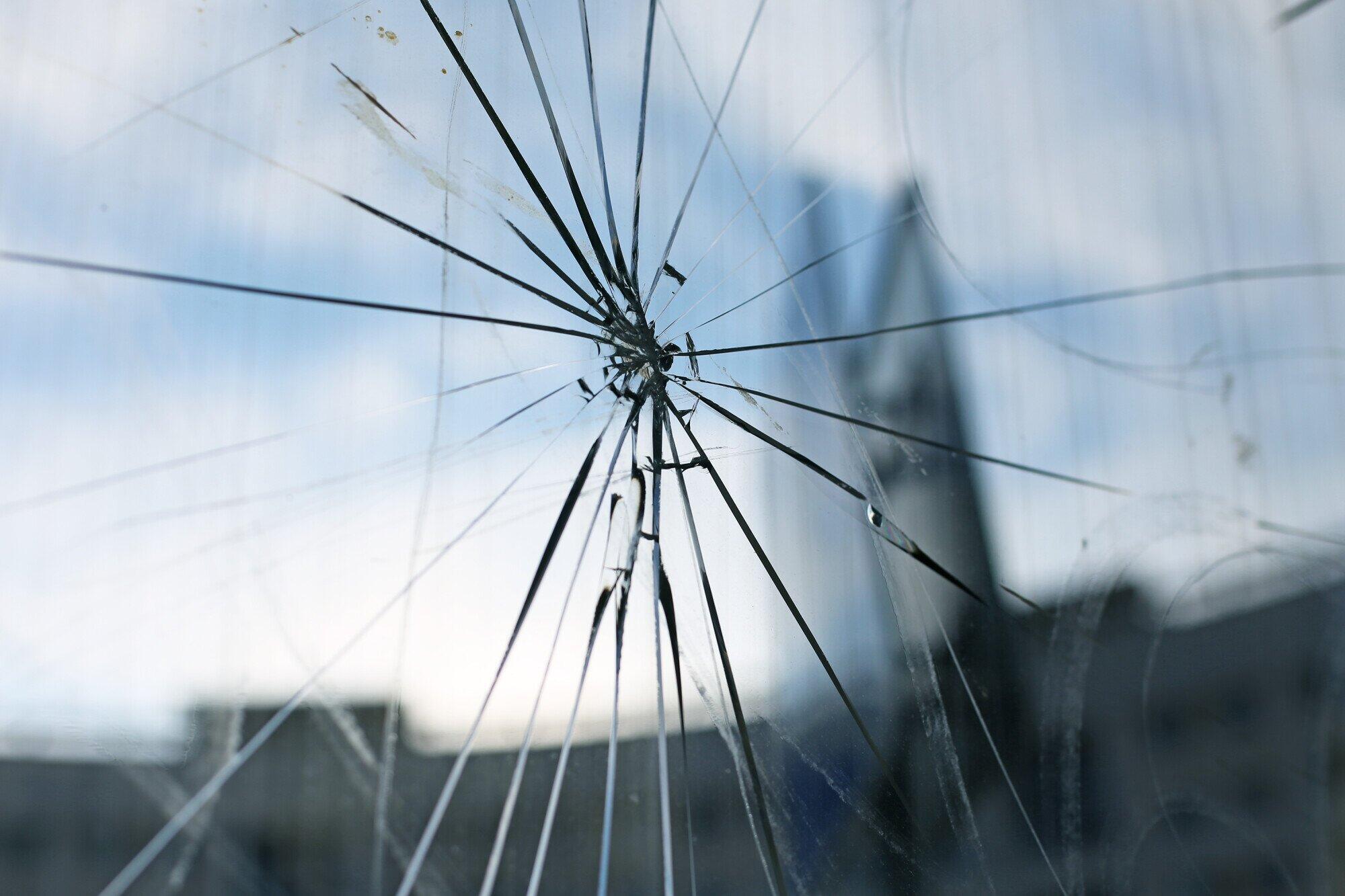 Top Signs of Quality Emergency Glass Replacement Services