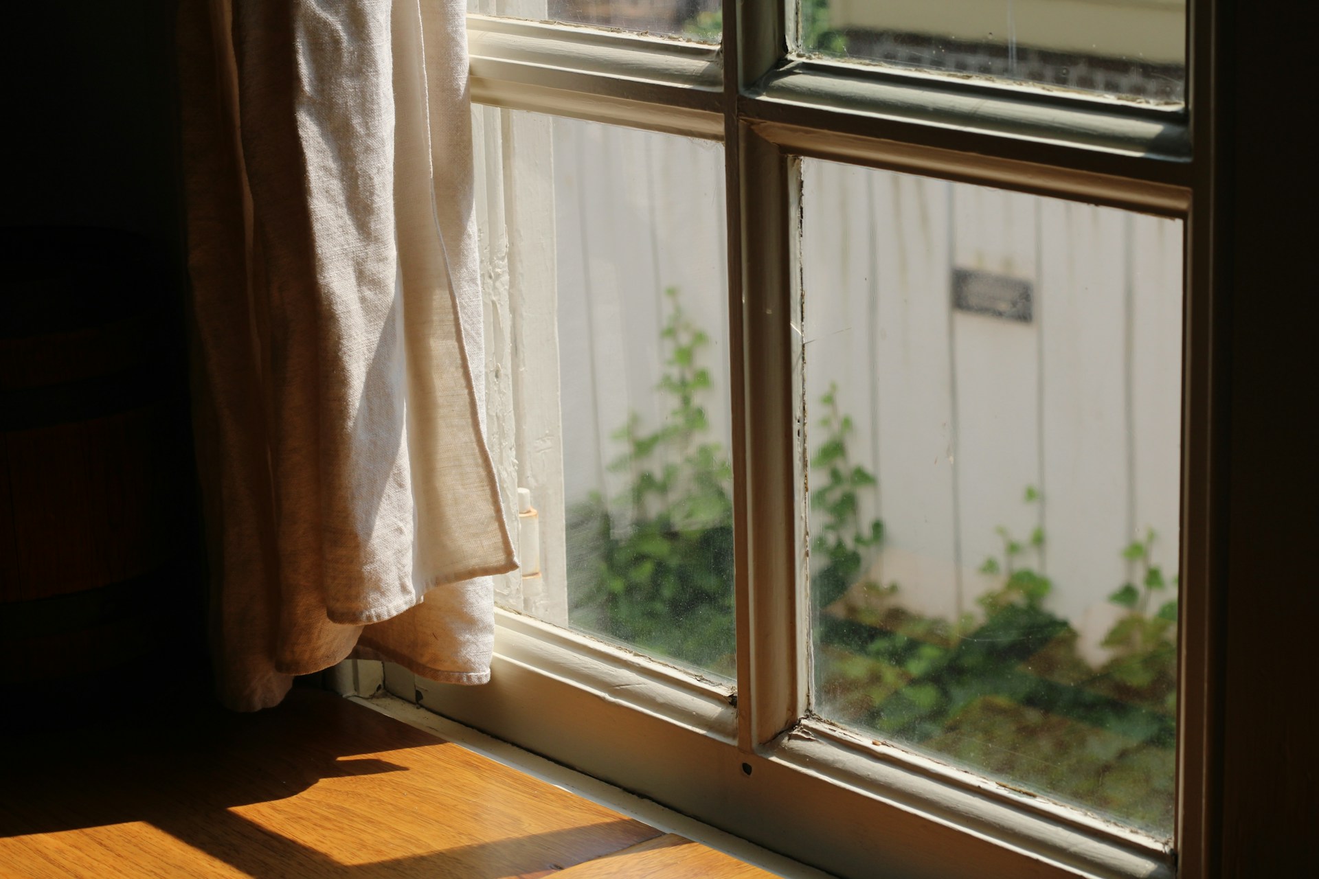 Signs You Need a Window Pane Replacement